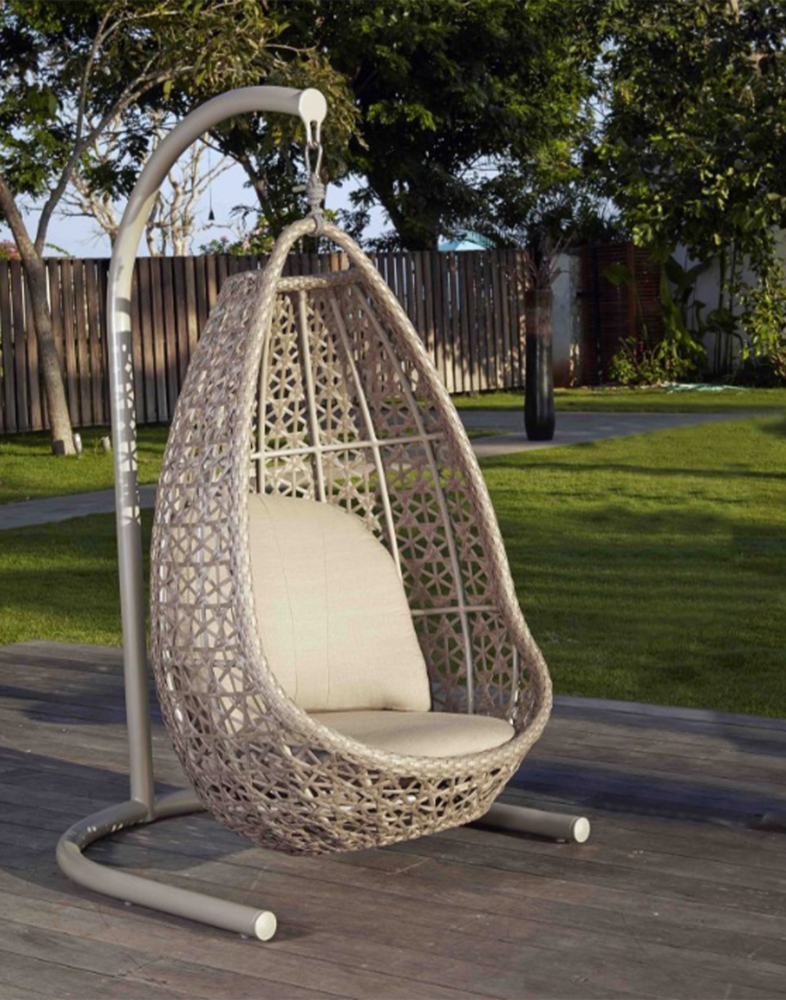 Premium Outdoor Cabanas and Swings to Elevate Your Outdoor Space